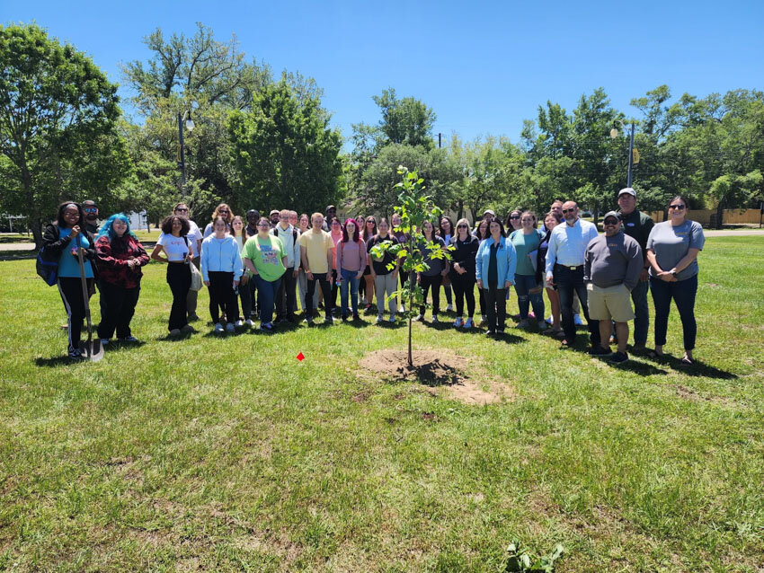 USM students plant trees for Earth Day celebrations - Long Beach Breeze